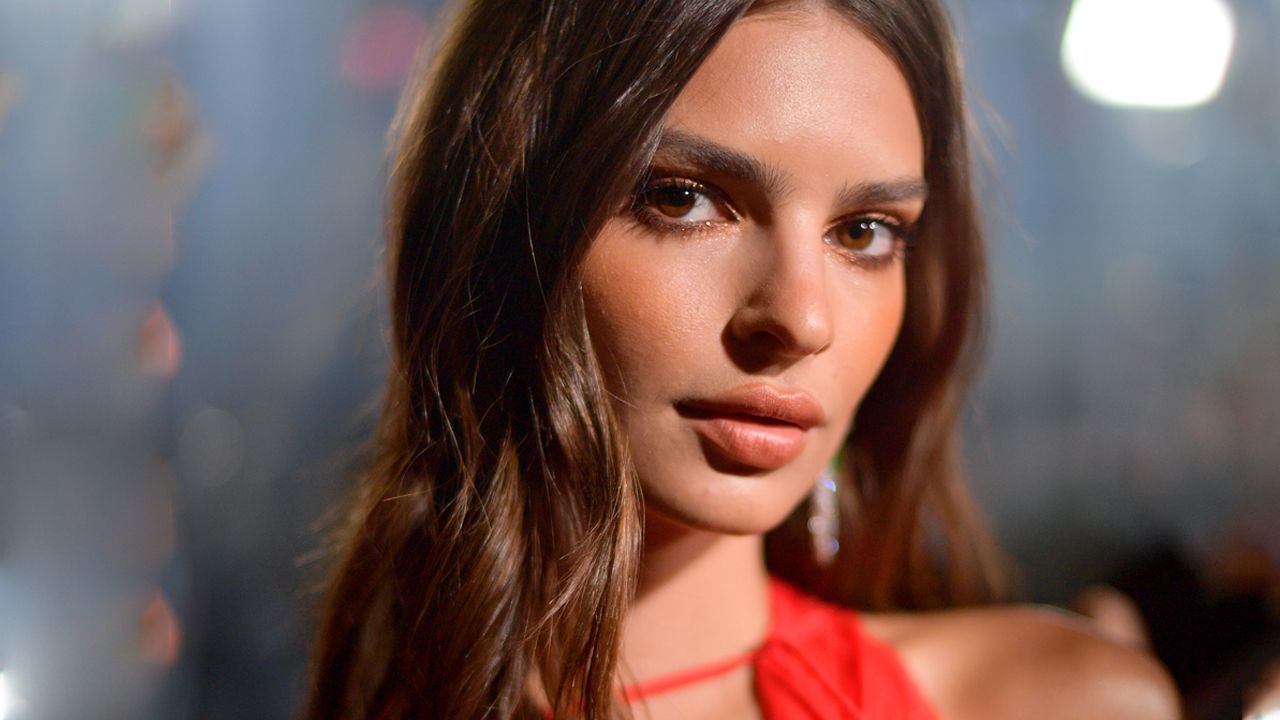 Emily Ratajkowski นางแบบผู้พูดเรื่องเรือนร่างและเมนส์อย่างกล้าหาญชาญชัย