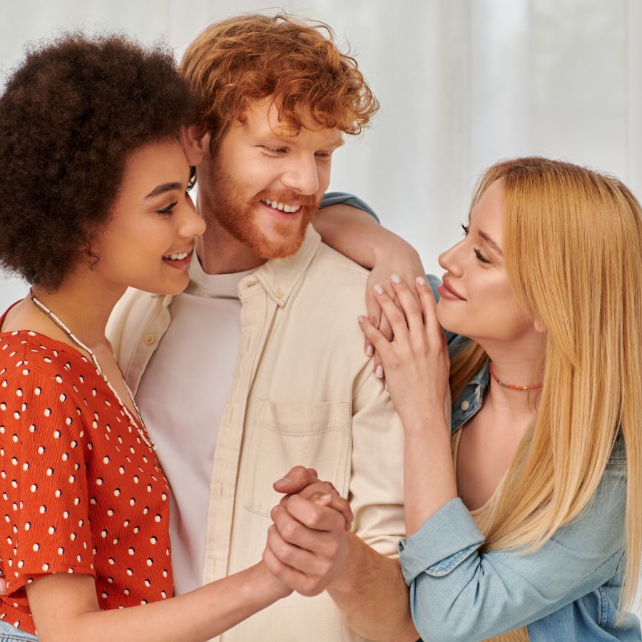 ชวนรู้จักรูปแบบที่หลากหลายภายใต้ร่มของ Polyamory ที่จุดตัดสำคัญคือ ...