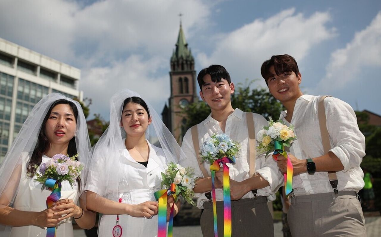 Kim Kyu-jin และ Kim Se-yeon คู่รักเลสเบี้ยนเกาหลีใต้คู่แรก ที่ประกาศว่า ...