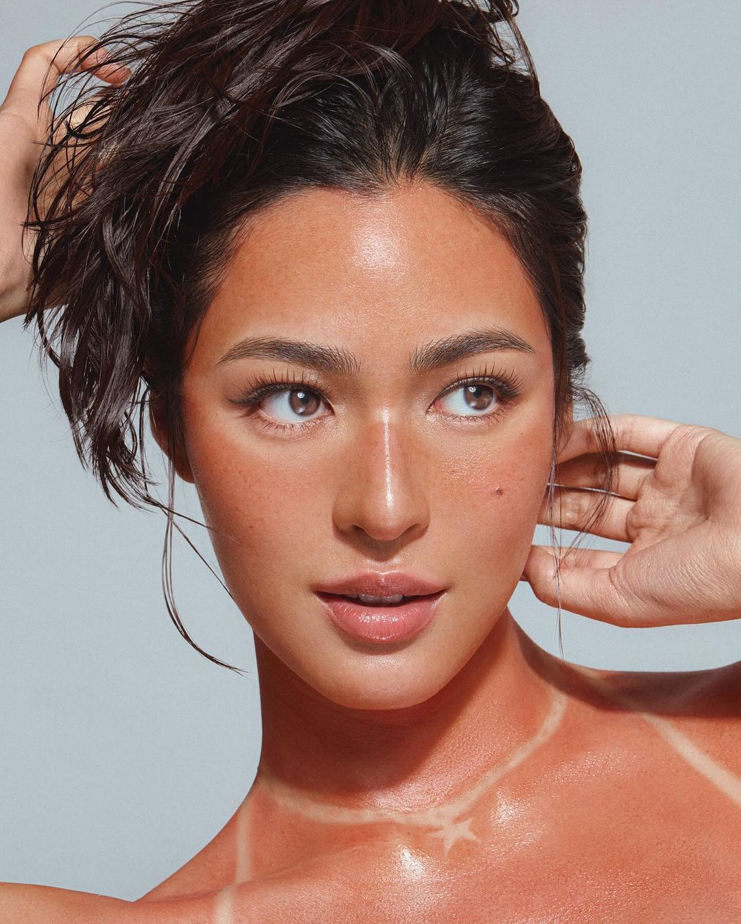 ‘Heat Stroke Makeup’ เทรนด์แต่งหน้าผิวไหม้แดด ที่มาพร้อมการสร้าง ‘Tan Lines’ แต่ไม่ได้บอกว่าให้ ...